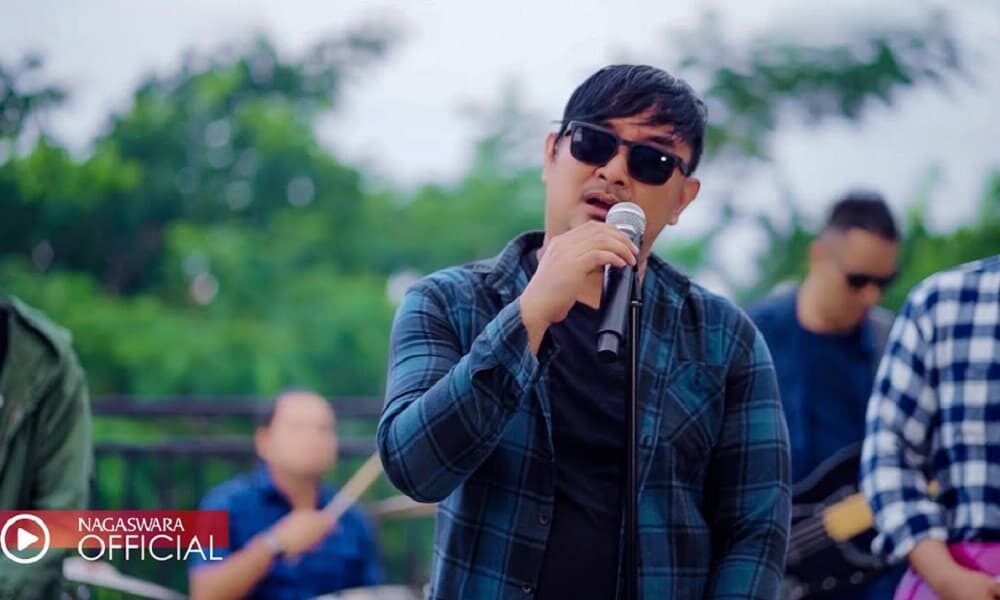 Cinta Ini Untukmu Bintang Band di YouTube Malam Ini