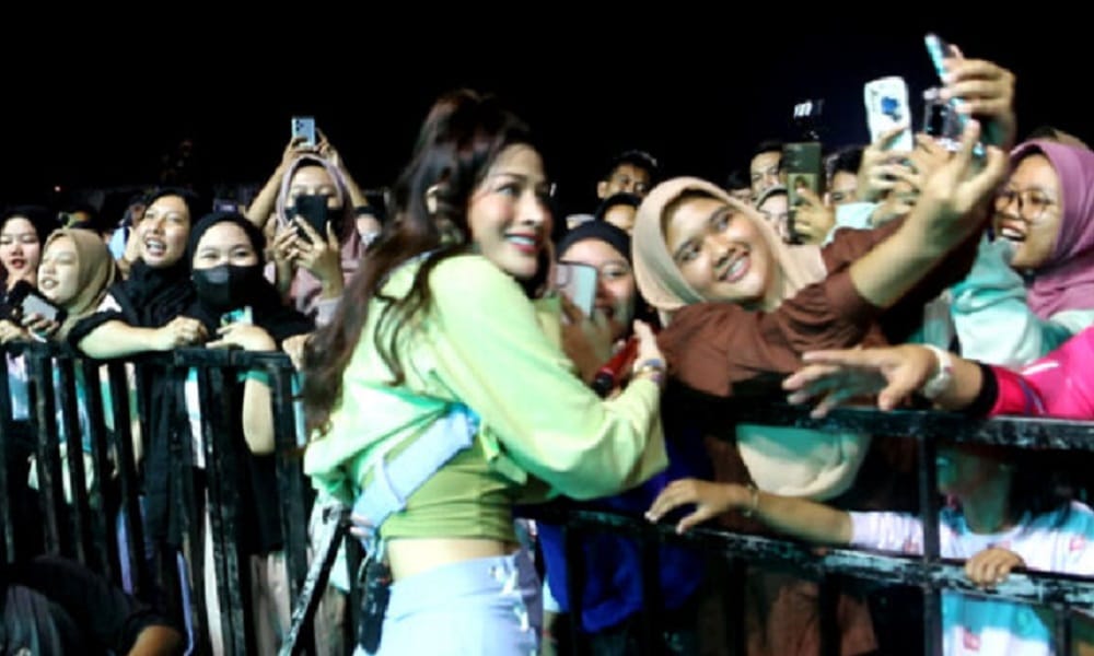 Hesty Klepek Klepek Gemar Buat Fans Senang