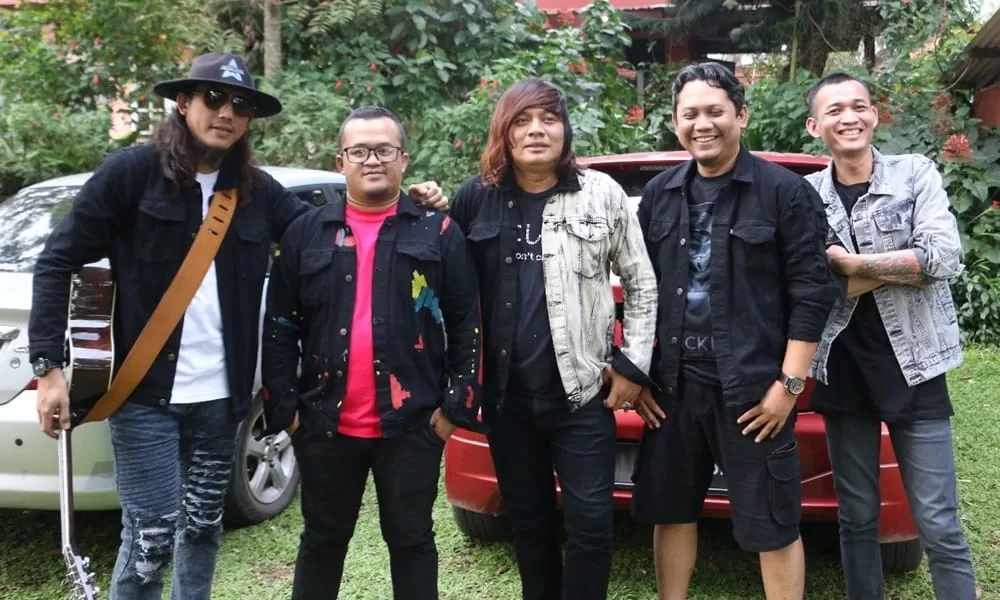 Angkasa Band Klip Banyak Adegan Kisah Cinta Tersakiti