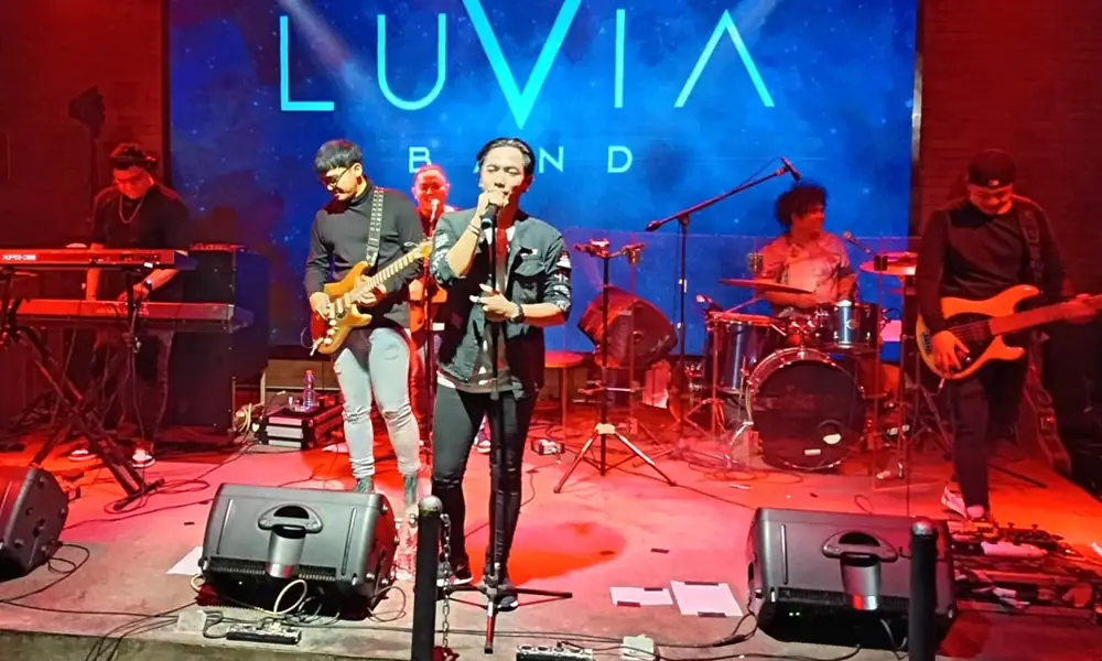 Luvia Band Orang Yang Salah di WOW KWB